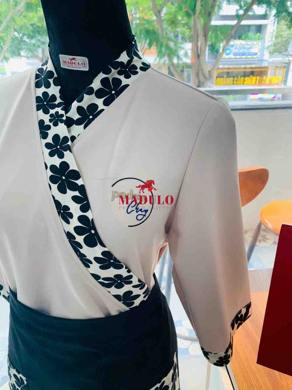 MADULO - Cung cấp đồng phục nhà hàng cho Padme Chay